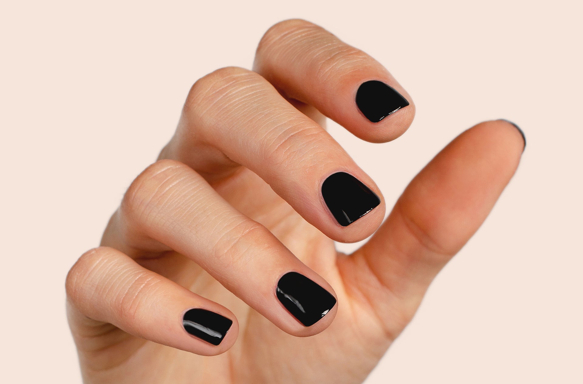 The Timeless Elegance of Black Nail Polish | Sienna – us.sienna.co